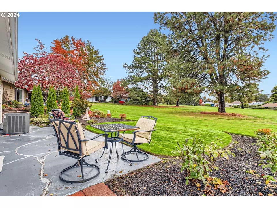 12456 SW King George Dr, King City, OR 97224 | MLS# 24150187 | 37 ...
