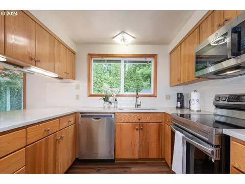 324 SE Sweetbriar Ln, Troutdale, OR 97060 | 39 Photos - Movoto