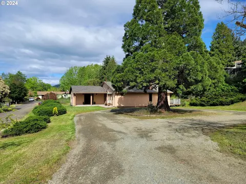 373 Wood Crest Dr, Myrtle Creek, OR 97457 | 25 Photos - Movoto