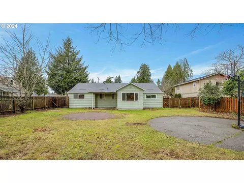 10612 NE Pacific St, Portland, OR 97220 | 42 Photos - Movoto