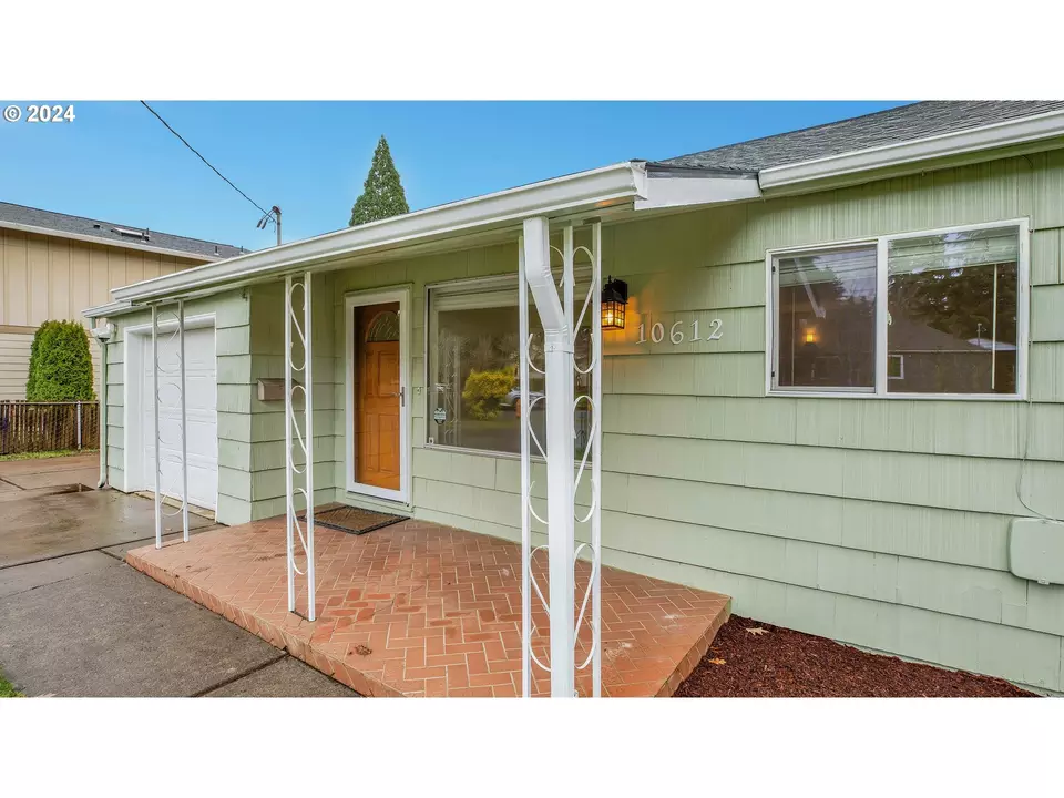 10612 NE Pacific St, Portland, OR 97220 | 42 Photos - Movoto