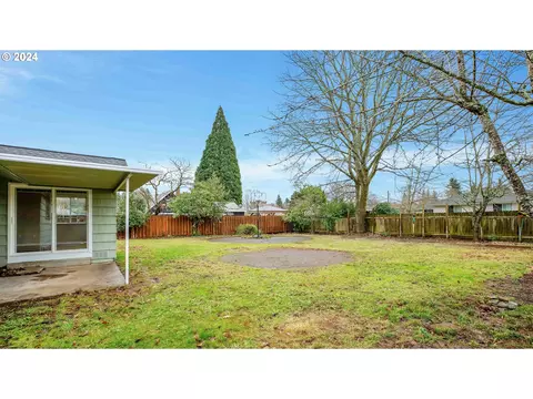10612 NE Pacific St, Portland, OR 97220 | 42 Photos - Movoto