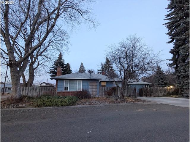 411 E Hickory St, Union, OR 97883 | MLS# 24258422 | 30 Photos - Movoto