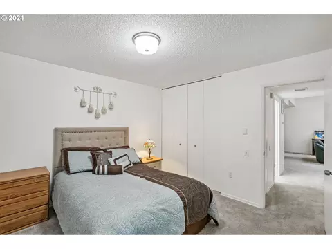 16660 SW Monterey Ln, Portland, OR 97224 | 31 Photos - Movoto