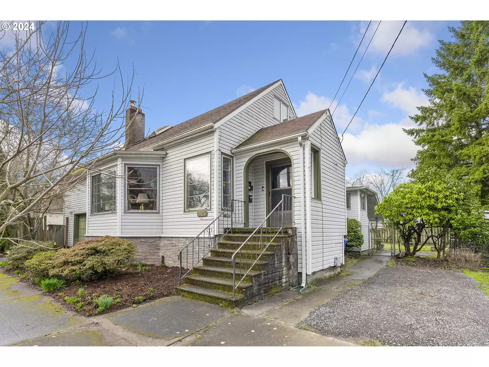 9425 N Mohawk Ave, Portland, OR 97203 | 33 Photos - Movoto