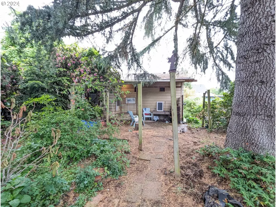 6907 SE Reedway St, Portland, OR 97206 | 20 Photos - Movoto