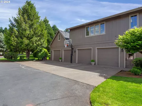 6061 SW Meridian Way, Tualatin, OR 97062 | 48 Photos - Movoto