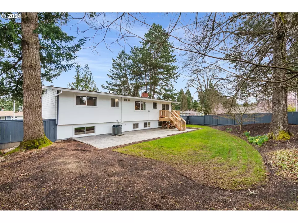 6595 SW Cherryhill Dr, Beaverton, OR 97008 | 31 Photos - Movoto