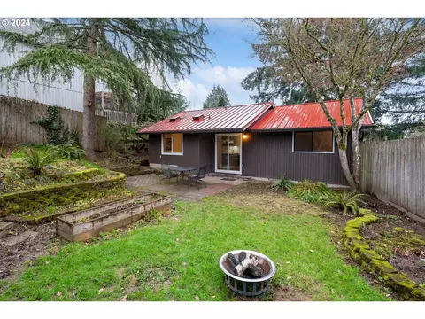 625 SW Alice St, Portland, OR 97219 | 20 Photos - Movoto