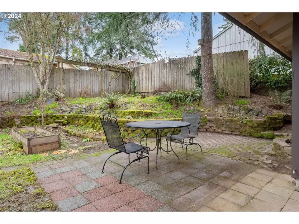 625 SW Alice St, Portland, OR 97219 | 20 Photos - Movoto
