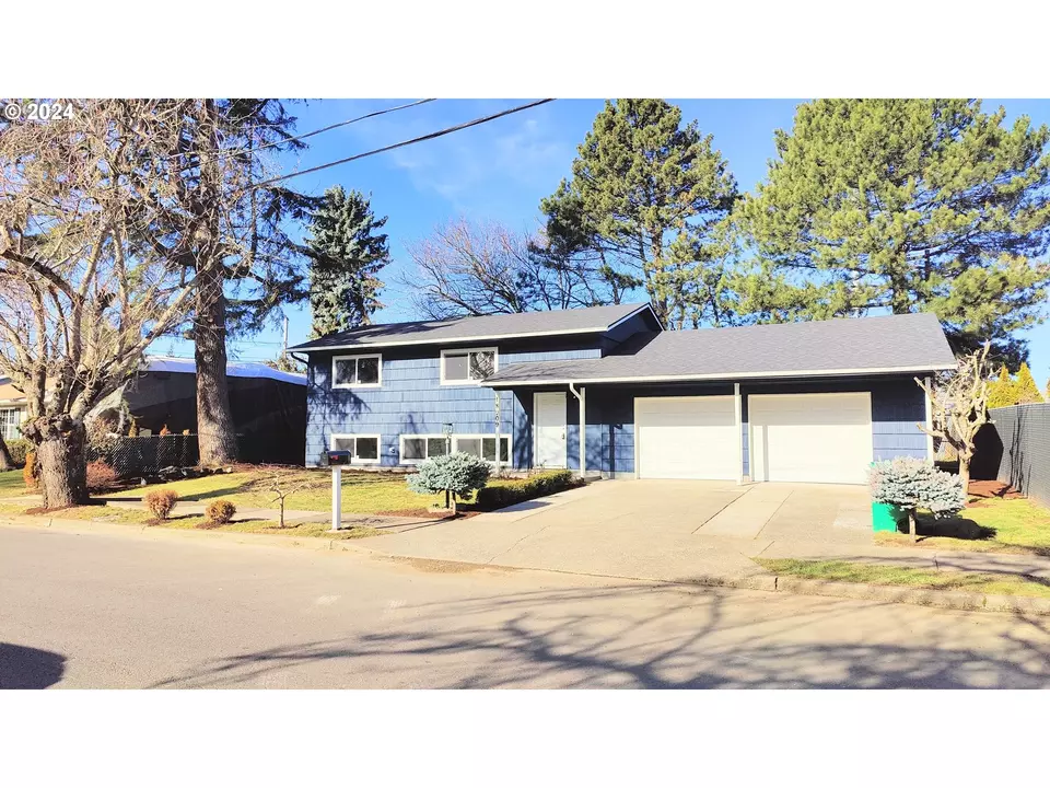 18909 SE Grant St, Portland, OR 97233 | 23 Photos - Movoto