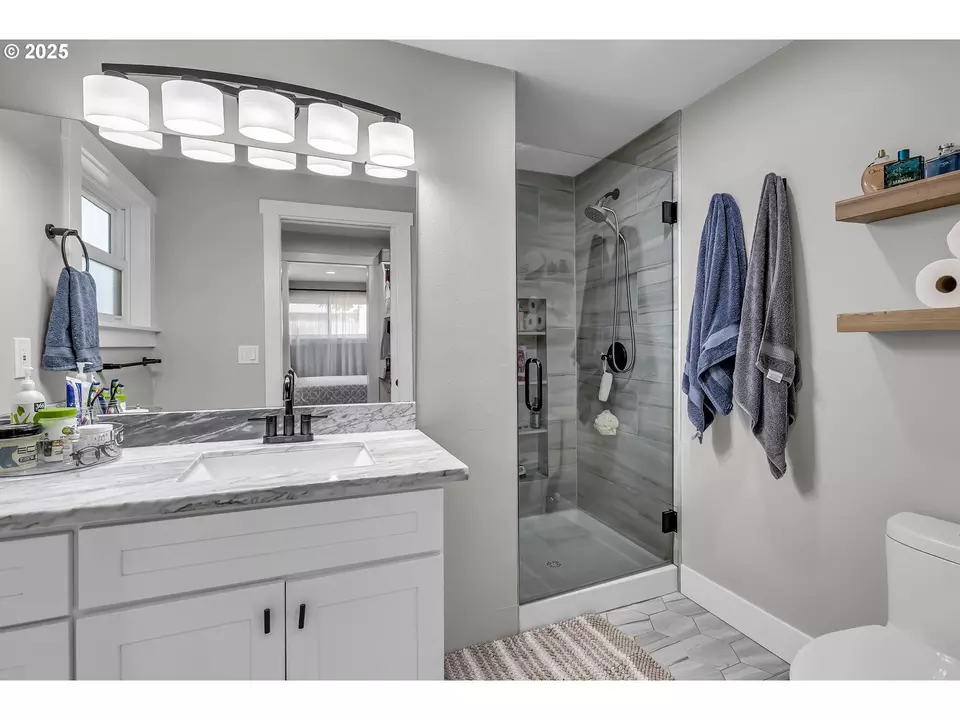 1388 Hillendale Dr, Salem, OR 97302 | MLS# 291919938 | 46 Photos - Movoto