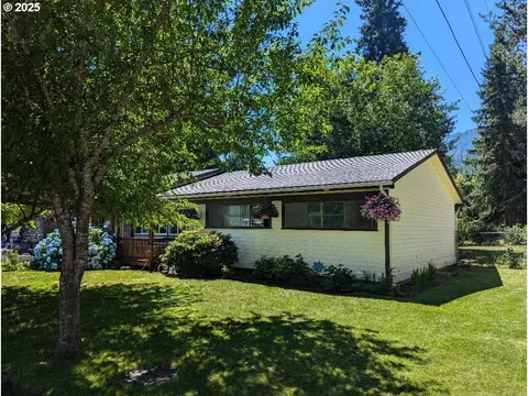 60 Oakridge Homes For Sale & Oakridge, OR Real Estate - Movoto