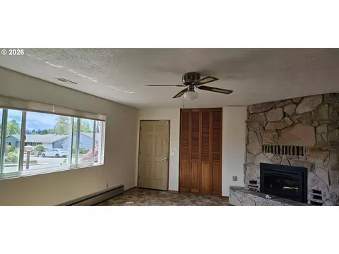 16055 SW Queen Victoria Pl, Portland, OR 97224 | MLS# 465407045 | 14 ...