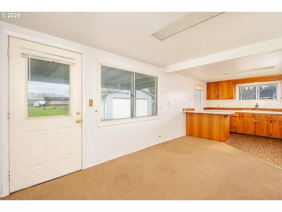 875 S 43rd St, Springfield, OR 97478 | MLS# 675910348 | 22 Photos - Movoto