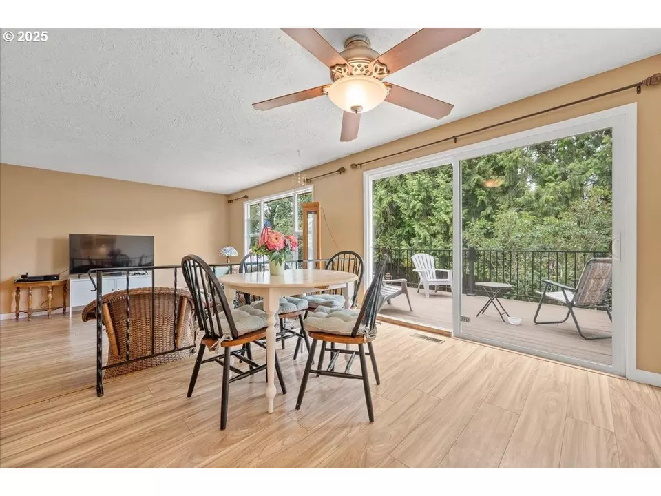 4052 SE 17th St, Gresham, OR 97080 | MLS# 793863240 | 43 Photos - Movoto