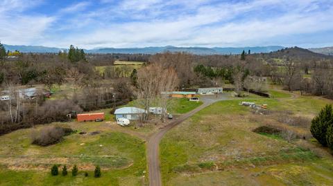 901 Riley Rd, Eagle Point, OR 97524 | 46 Photos | MLS #220158825 - Movoto