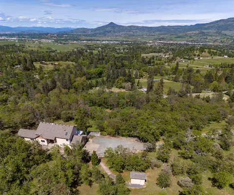 3243 Deer Trail Ln, Medford, OR 97501 | 40 Photos - Movoto