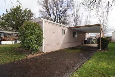 6850 Downing Rd #SPC 29, Central Point, OR 97502 | 28 Photos - Movoto