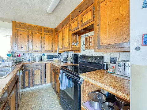 8749 Spring Lake Rd, Klamath Falls, OR 97603 | 45 Photos - Movoto