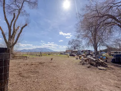 8749 Spring Lake Rd, Klamath Falls, OR 97603 | 45 Photos - Movoto