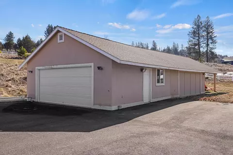 3560 Old Fort Rd, Klamath Falls, OR 97601 | 31 Photos - Movoto