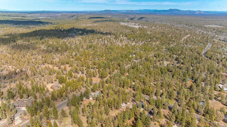 70129 Cayuse Dr, Sisters, OR 97759 | MLS# 220206343 | 19 Photos - Movoto