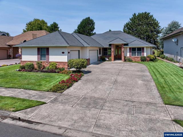 2411 Meridian Dr, Woodburn, OR 97071 | MLS# 830702 | 40 Photos - Movoto