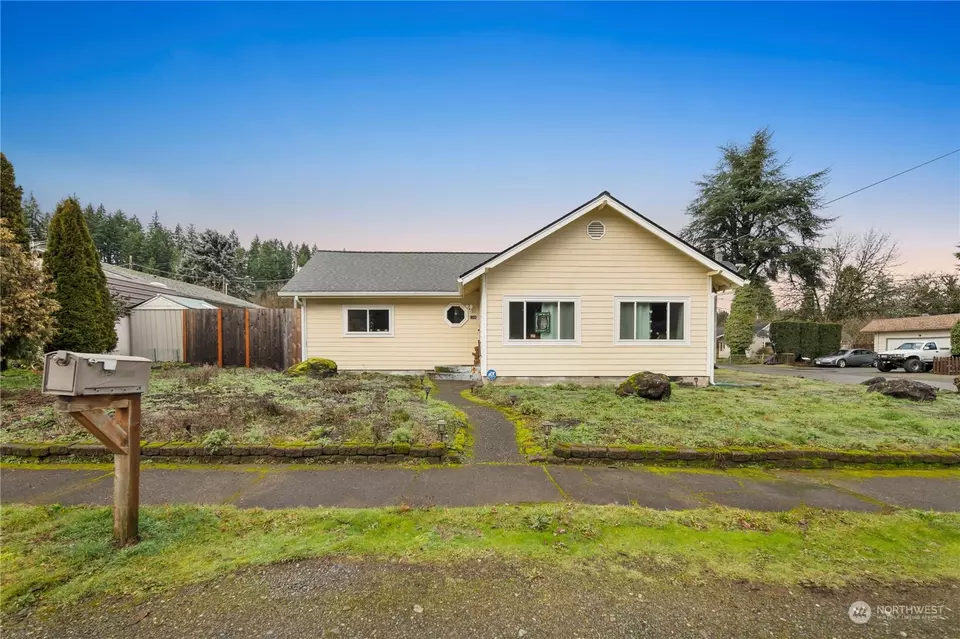 1104 W Cota St, Shelton, WA 98584 | 25 Photos - Movoto