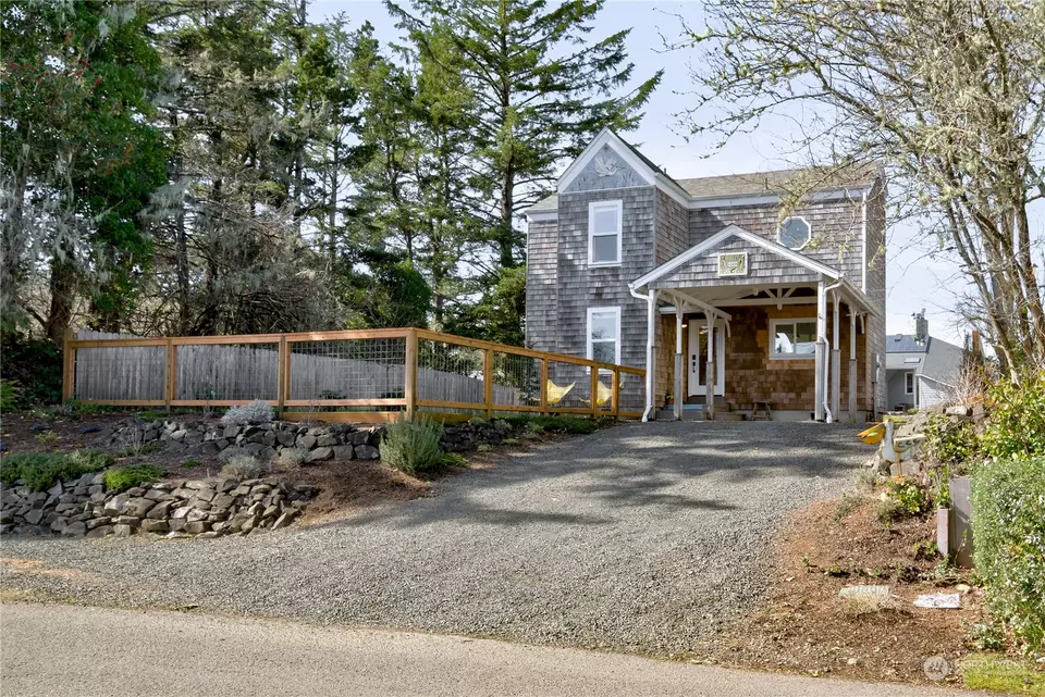 4607 K Pl, Seaview, WA 98644 | 38 Photos - Movoto