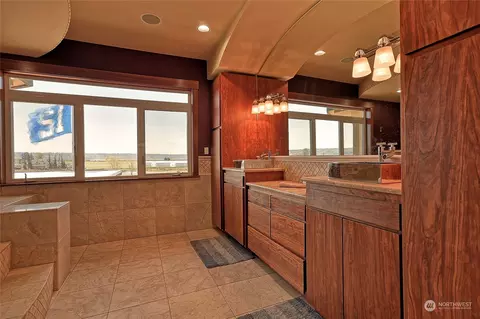 10523 Airport Way, Snohomish, WA 98296 | 38 Photos - Movoto