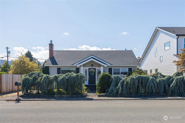 261 W Spruce St, Sequim, WA 98382 | MLS #2291746 | 37 Photos - Movoto
