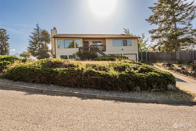 1304 Samara Dr, Port Angeles, WA 98363 | 40 Photos - Movoto