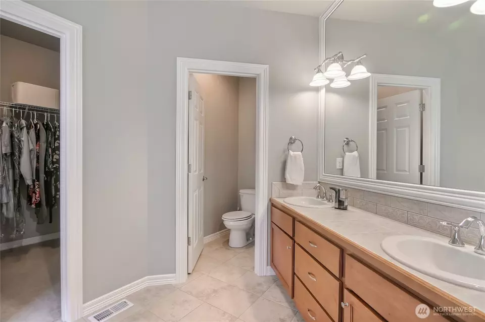 36424 10th Ct SW, Federal Way, WA 98023 | MLS# 2468513 | 40 Photos - Movoto