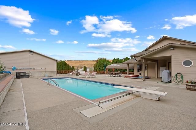 Yakima, WA Homes with Pool For Sale - Movoto