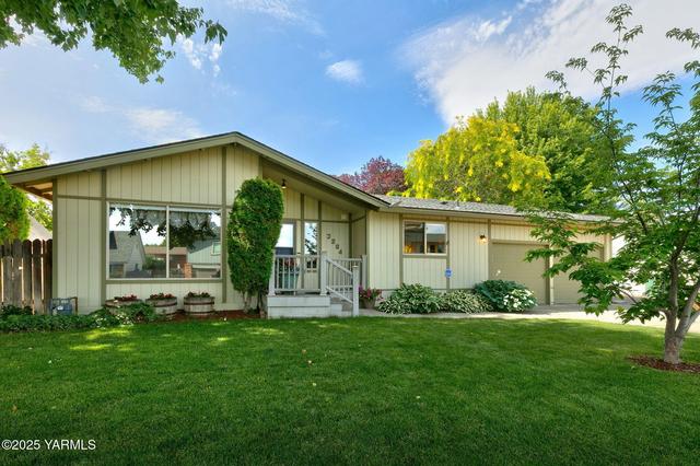3204 Clinton Way, Yakima, WA 98902 | MLS# 25-1682 | 28 Photos - Movoto