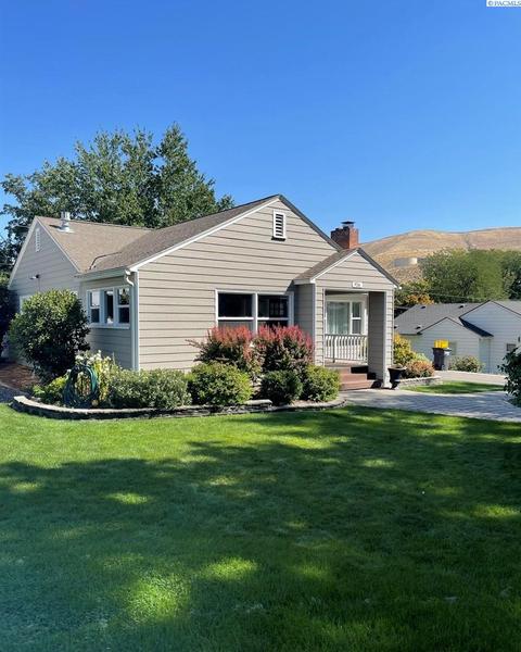 926 Memorial, Prosser, WA 99350 - Movoto