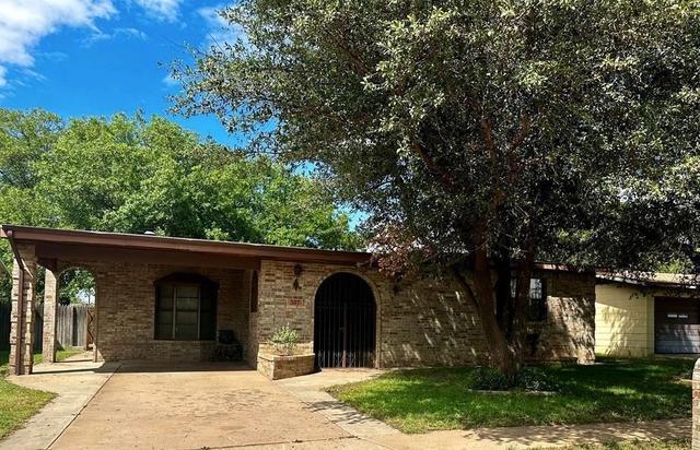 307 33rd St, Snyder, TX 79549 | 48 Photos - Movoto