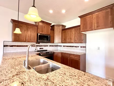 10225 S Mystic Brook Way, South Jordan, UT 84095 | 28 Photos - Movoto