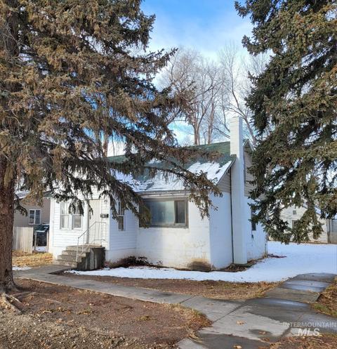 1002 3rd St, Rupert, ID 83350 | 12 Photos | MLS #98865639 - Movoto