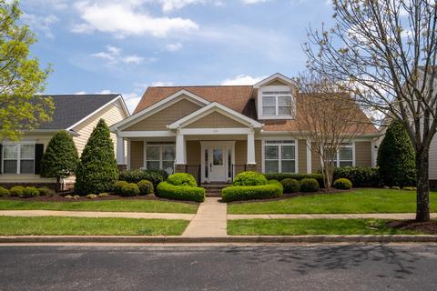 425 E Castle St, Murfreesboro, TN 37130 | 21 Photos | MLS #2350016 - Movoto
