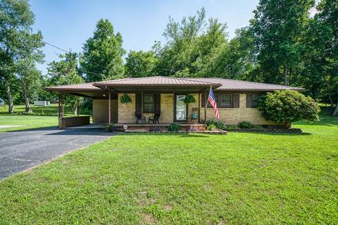 208 Virginia Ave, Sparta, TN 38583 | 28 Photos | MLS #2464229 - Movoto