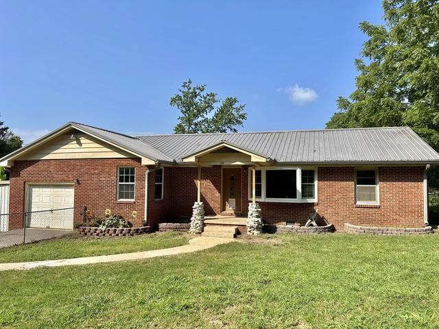 210 Cobb Rd, Tullahoma, TN 37388 | 33 Photos - Movoto