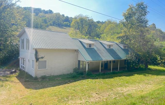 2490 Wolf Creek Rd, Silver Point, TN 38582 | 22 Photos - Movoto