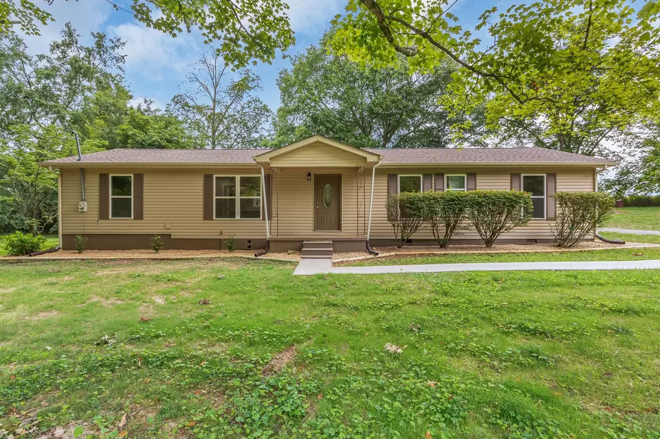 445 Blue Creek Rd, Tullahoma, TN 37388 | 30 Photos - Movoto