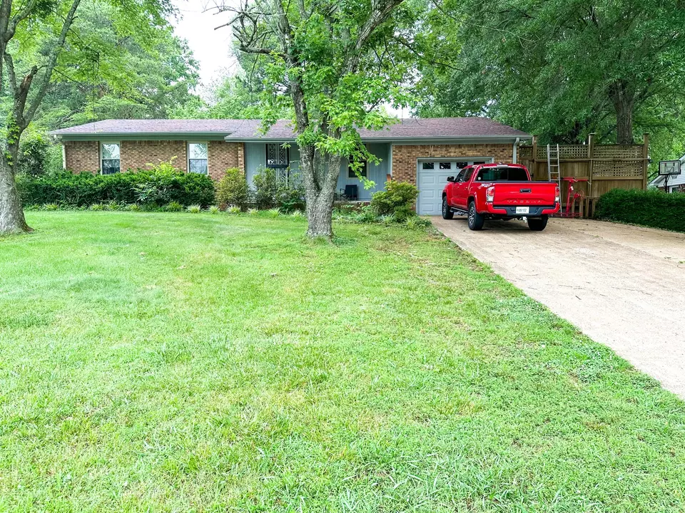 2811 Lone Oak Rd, Paris, TN 38242 | 41 Photos - Movoto