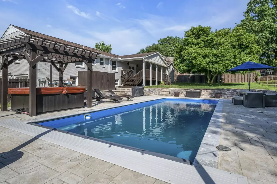 6305 Saint Henry Dr, Nashville, TN 37205 | 37 Photos - Movoto