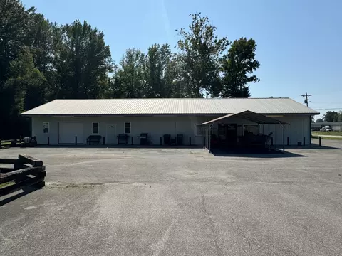 22180 E Main St, Huntingdon, TN 38344 | 21 Photos - Movoto