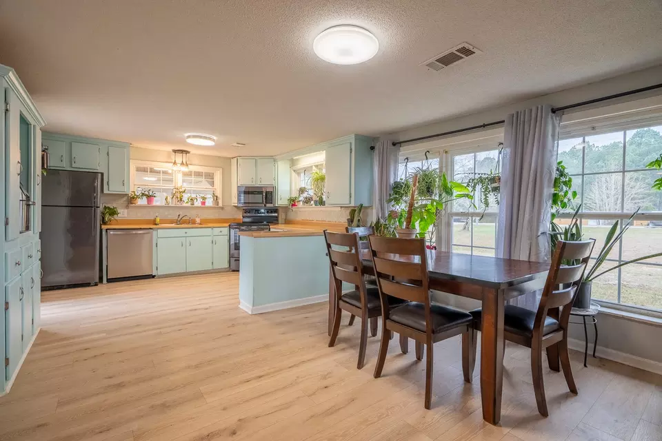 734 N Military St, Loretto, TN 38469 | MLS# 3071583 | 28 Photos - Movoto