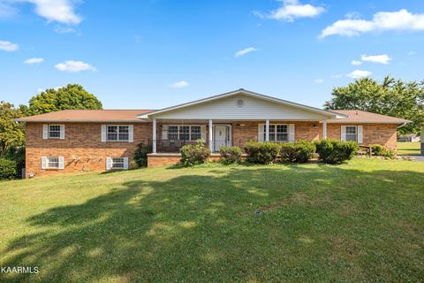 220 Barberry Dr, Knoxville, TN 37912 | 38 Photos | MLS #1229860 - Movoto